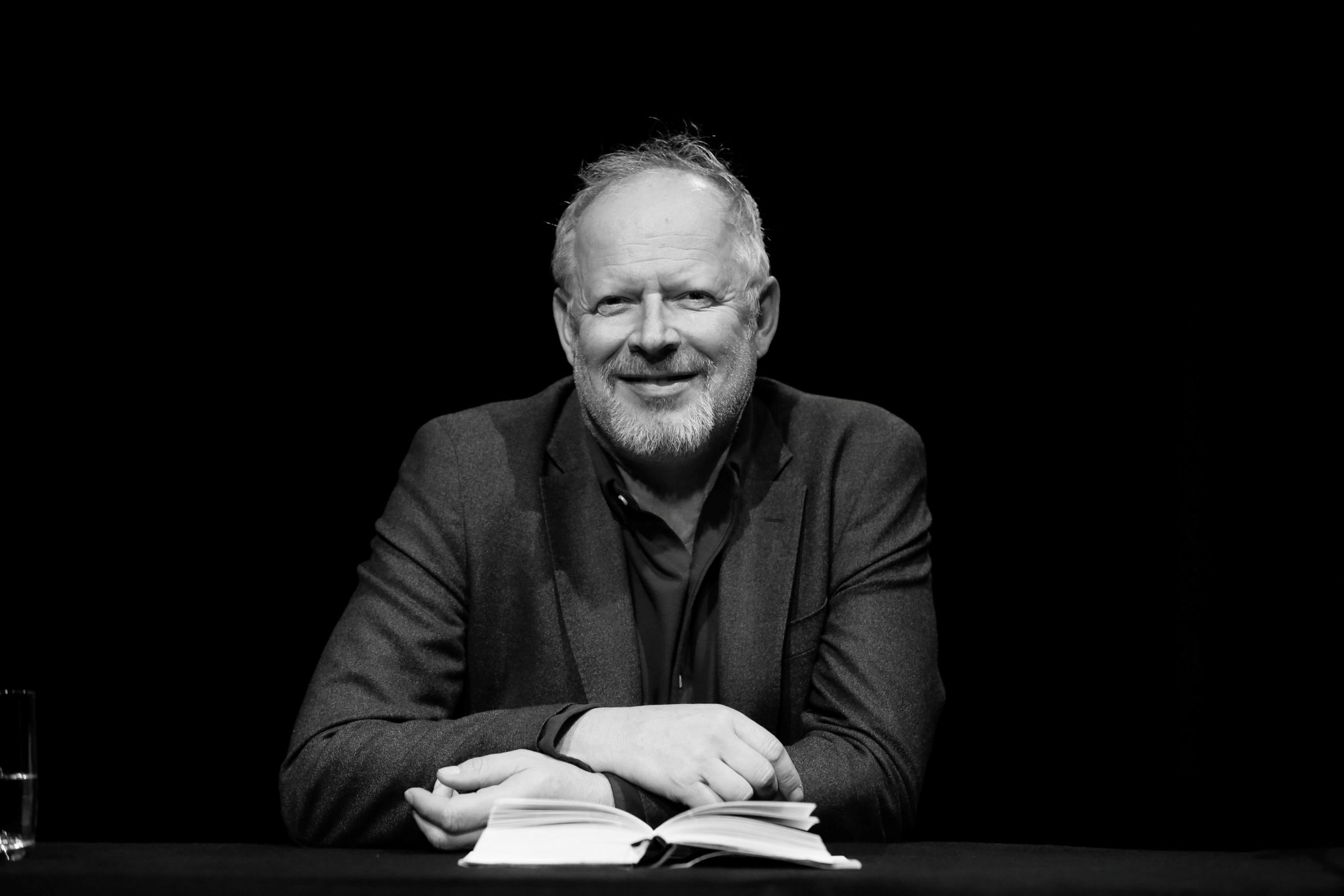 Mr. ICON März 2021 Alex Milberg über Fernseher • ICON Magazine